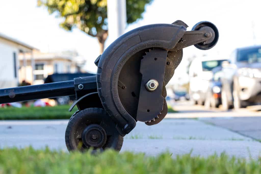Is Edging Your Lawn Worth It? Here’s What You Need To Know – BackyardGadget