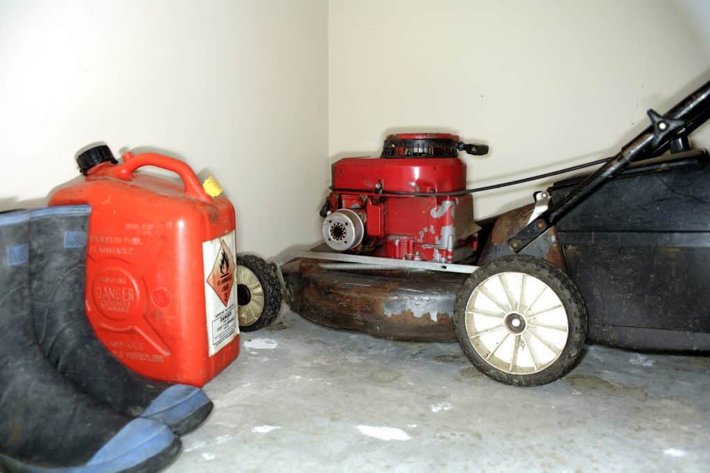 22 Ideas For Lawn Mower Storage – The Ultimate Guide – BackyardGadget